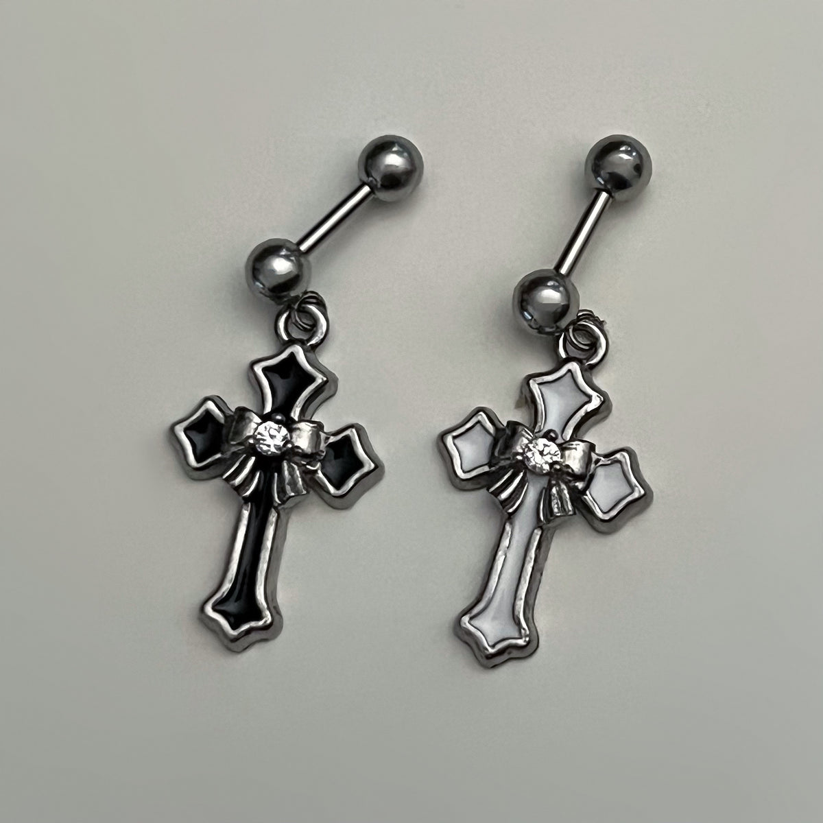 Black cross ribbon piercing – TOOFOOFEEFA
