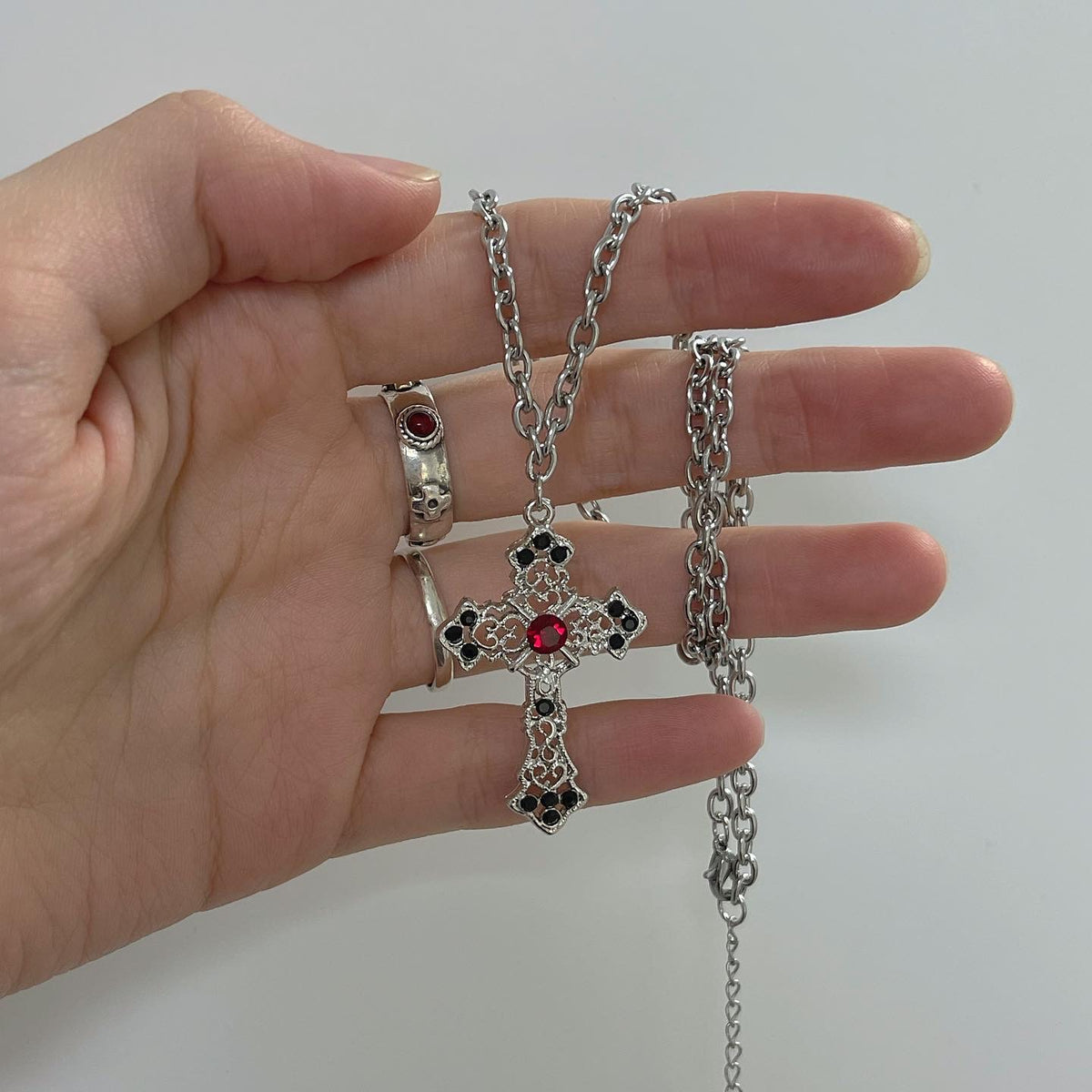 Red and black cross chain necklace – TOOFOOFEEFA