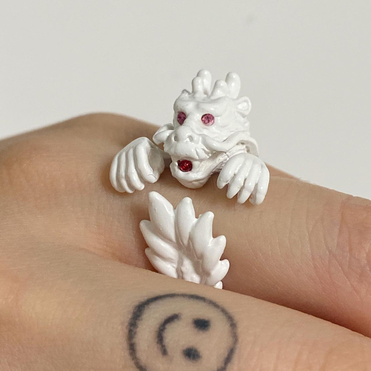 Dragon white ring – TOOFOOFEEFA